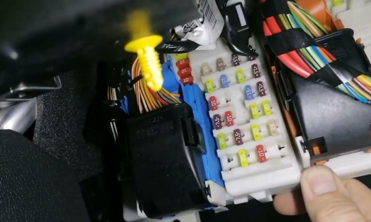 Ford Escape/Kuga Fuse box diagrams – full schemes all generations (2008 ...